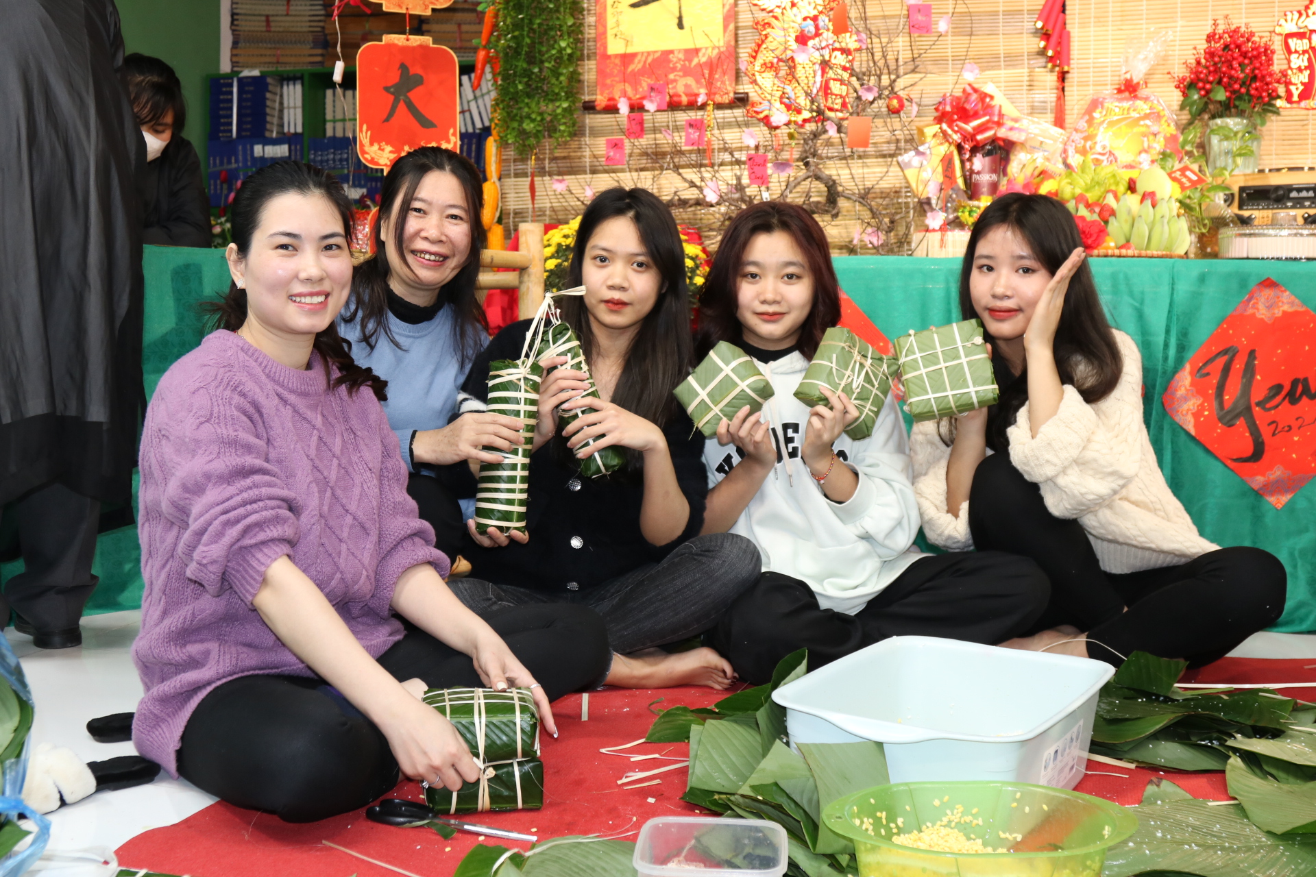 Update: The Banh Chung Wrapping Contest in the "Loving Spring – Trung ...